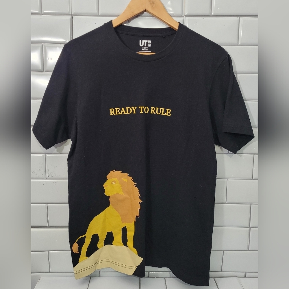 Uniqlo Disney Mens ‘Ready To Rule’ Lion King Black Gr… - Gem